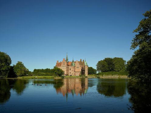 Egeskov slotspark er også blevet til et stort udendørs galleri