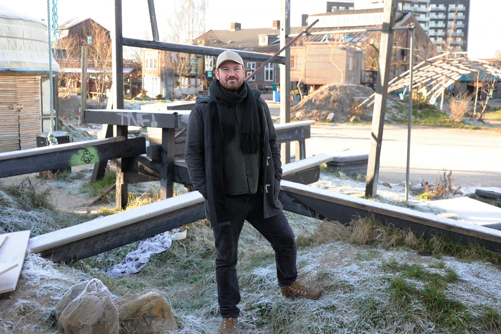 Digteren Mads Mygind samler inspiration, når han går rundt i Aarhus ...