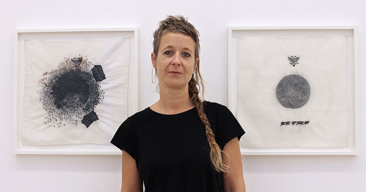 Rose Ekens kunst er kulørte lamper, øldåser og fest i keramik - INTERVIEW