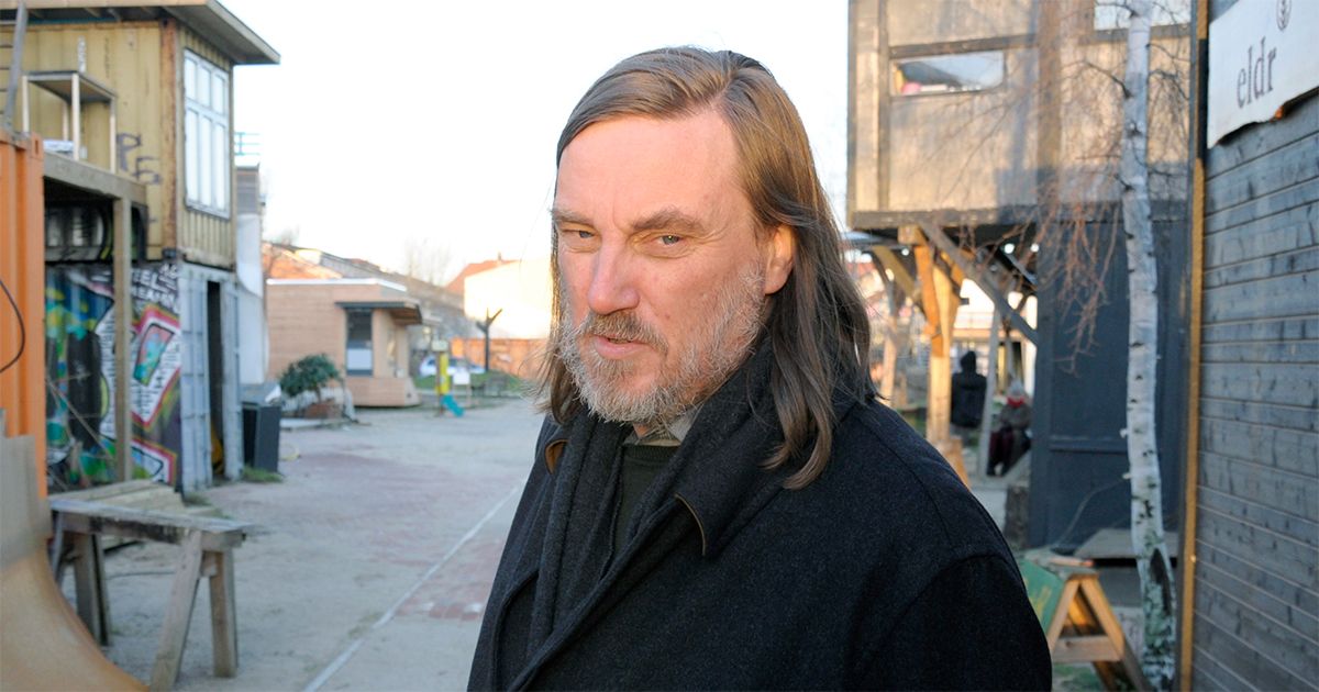 Jesper Rasmussen skildrer mennesket gennem rum, scenografier og ...