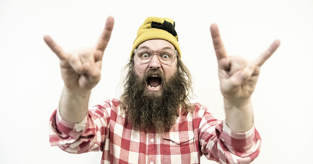 Onkel Reje øver på sit Mega Heavy Trylleshow - kom med indenfor