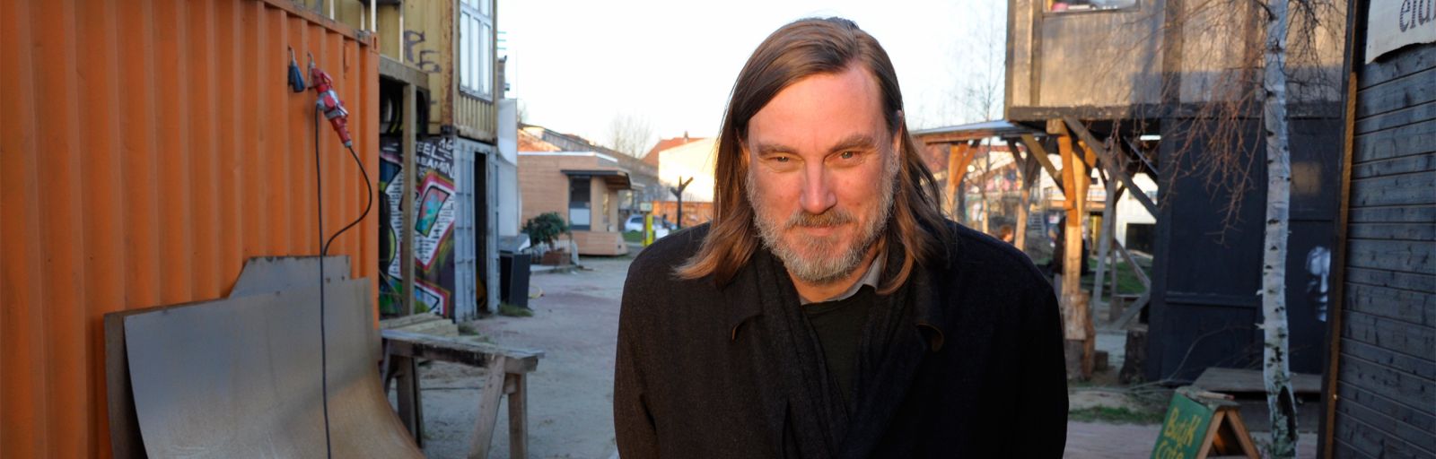 Jesper Rasmussen skildrer mennesket gennem rum, scenografier og ...